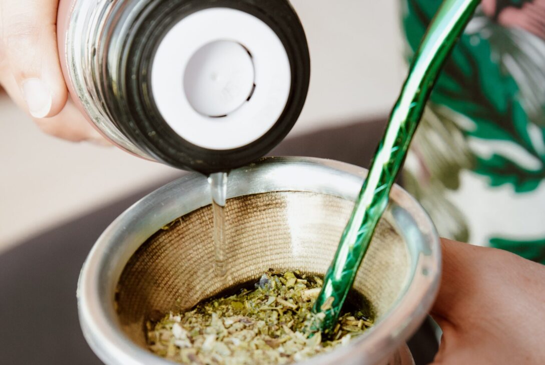 Crece el consumo de la yerba mate argentina en Chile - Canal Doce Misiones
