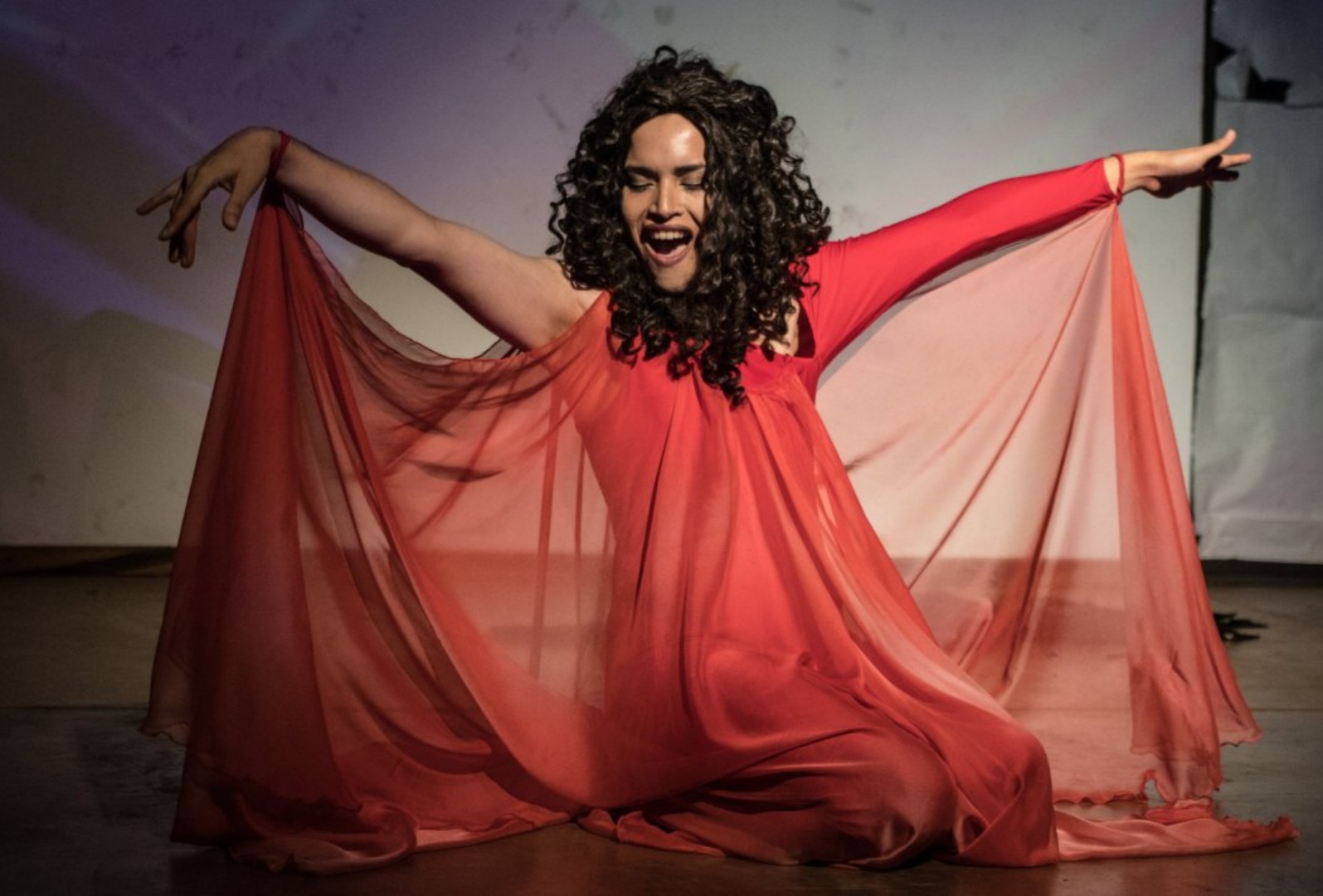 Katy Solem derriba estructuras desde el arte Drag Queen - Canal Doce ...
