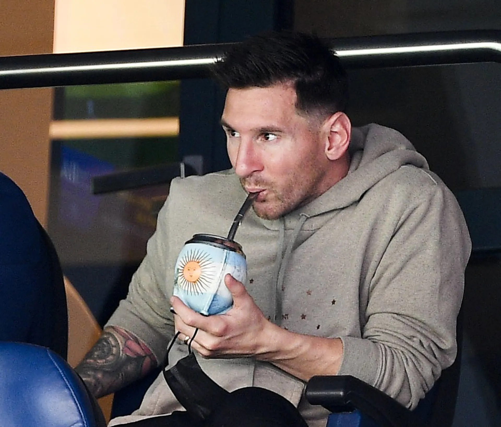 La nueva bombilla para el mate de Messi que es furor - Canal Doce Misiones