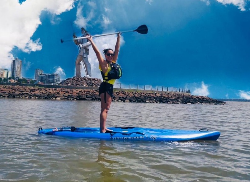 El Stand Up Paddle, un deporte acuático que gana adeptos - Canal Doce ...