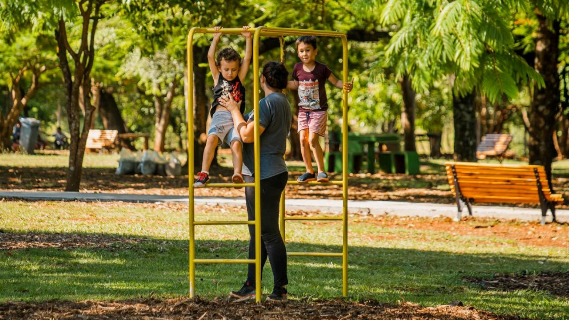 Las plazas se consolidan como espacios de recreación y cuidado de la ...