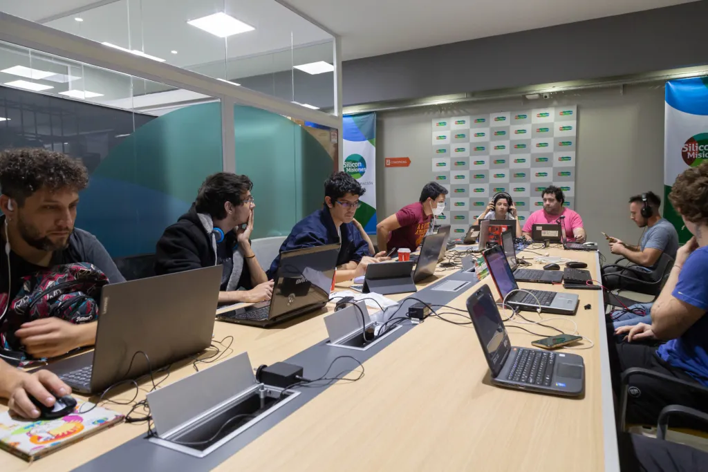 ¿Qué es DevOps y para qué sirve? - Canal Doce Misiones