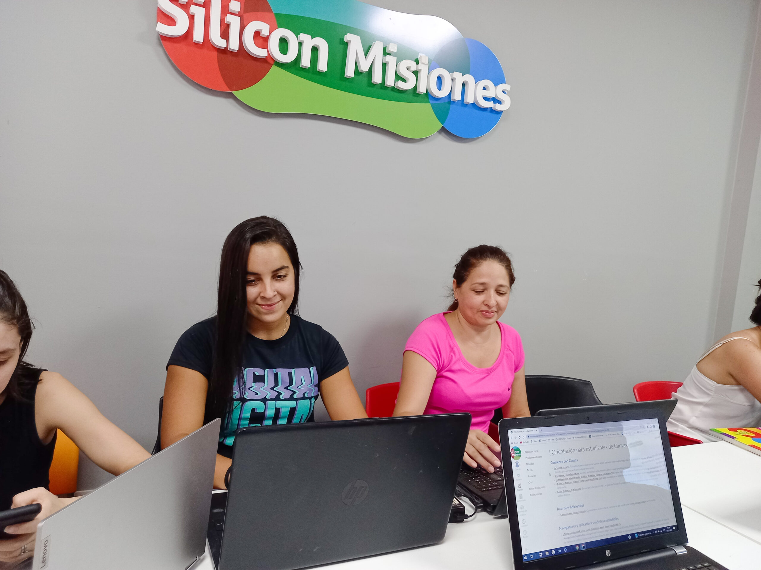 Silicon Misiones puso en marcha sus cursos en más localidades - Canal Doce Misiones