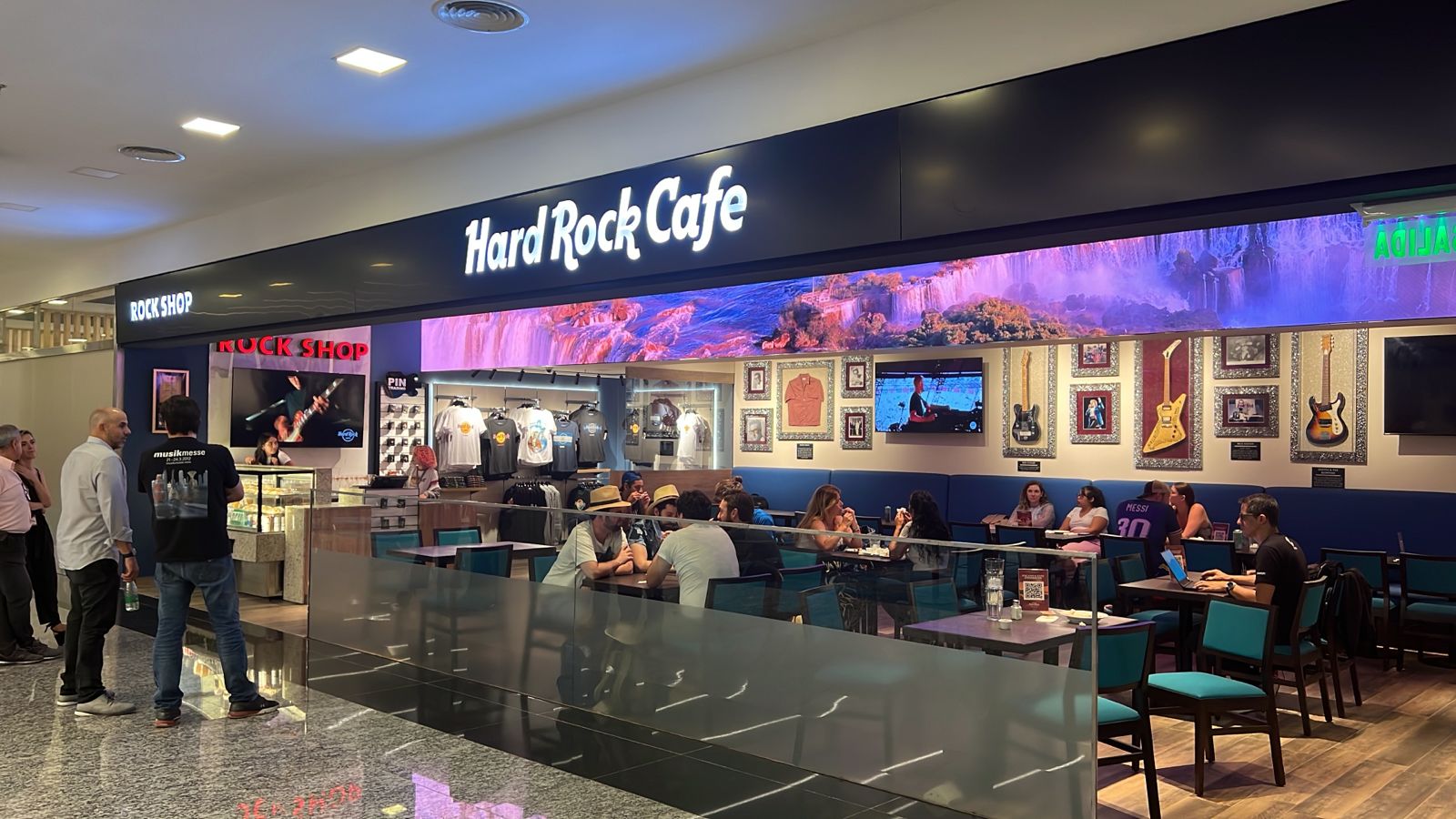 Abrió sus puertas el segundo local de Hard Rock en Iguazú - Canal Doce ...