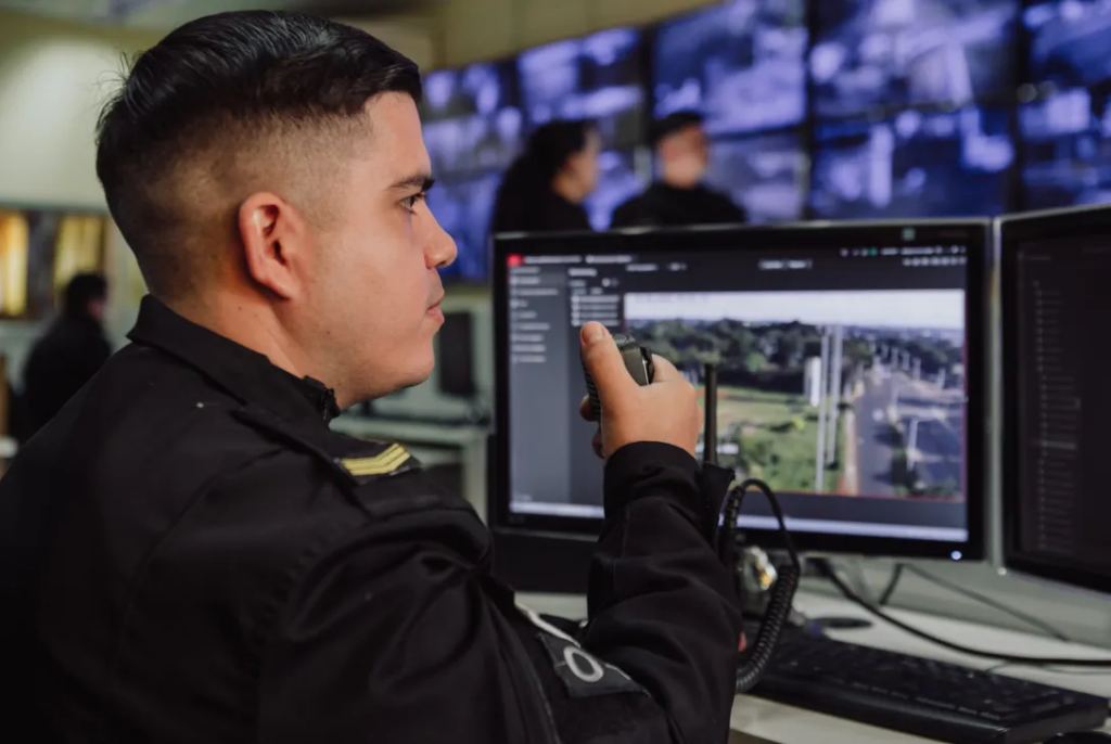 Así funciona el Centro Integral de Operaciones del 911 - Canal Doce ...