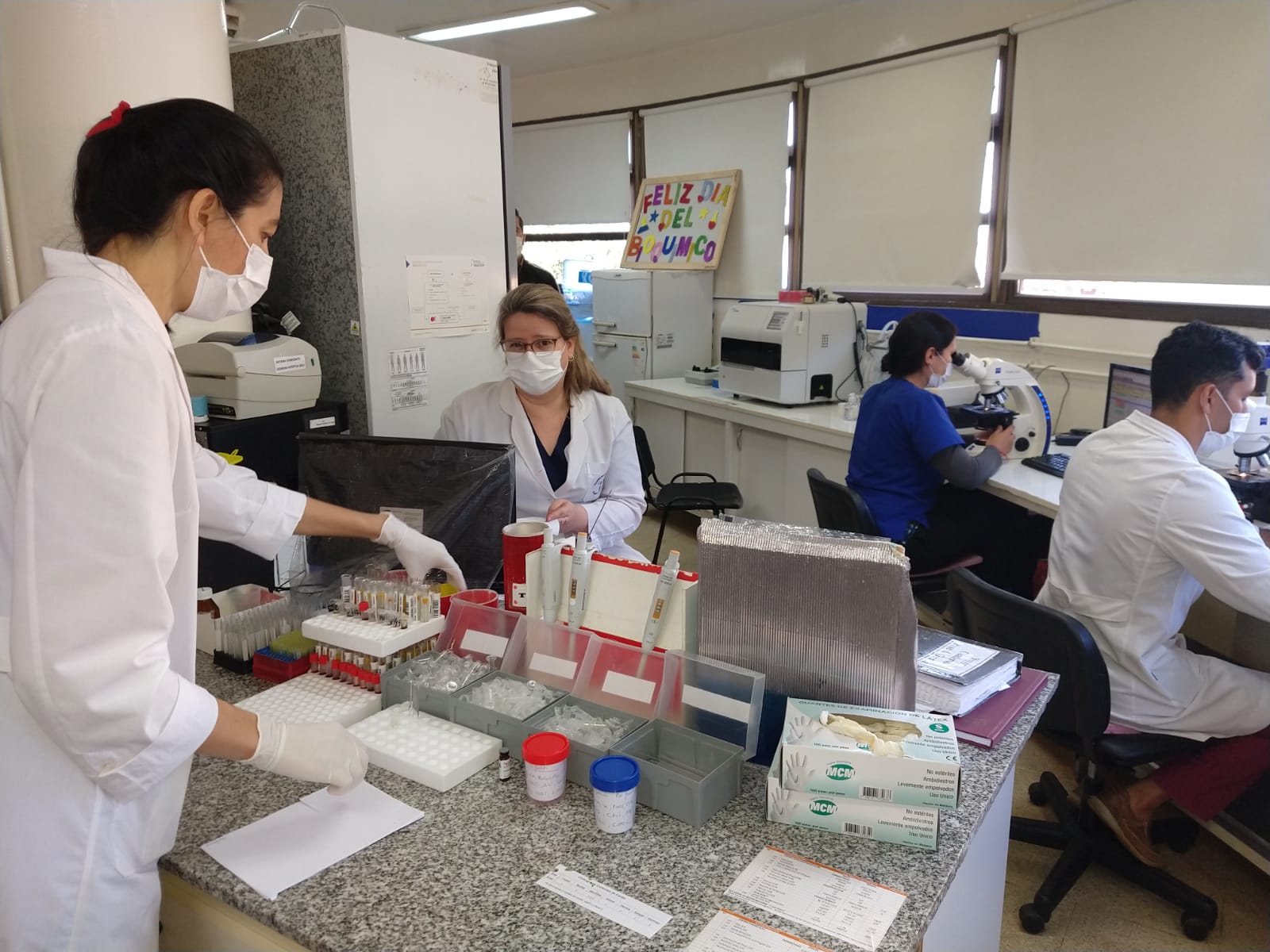 Resaltan el rol fundamental del trabajo de los bioquímicos en la salud ...