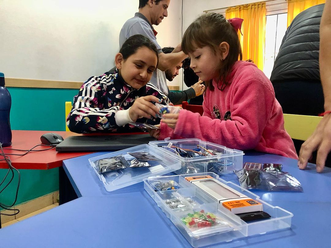 Apuesta a la educación, Puerto Rico inauguró el segundo Espacio Maker ...