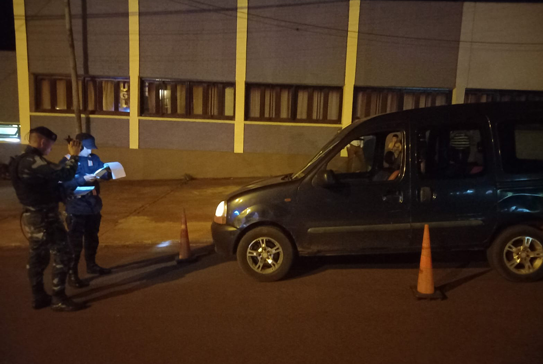 Infractor intentó coimear a policías en un control vial y terminó ...