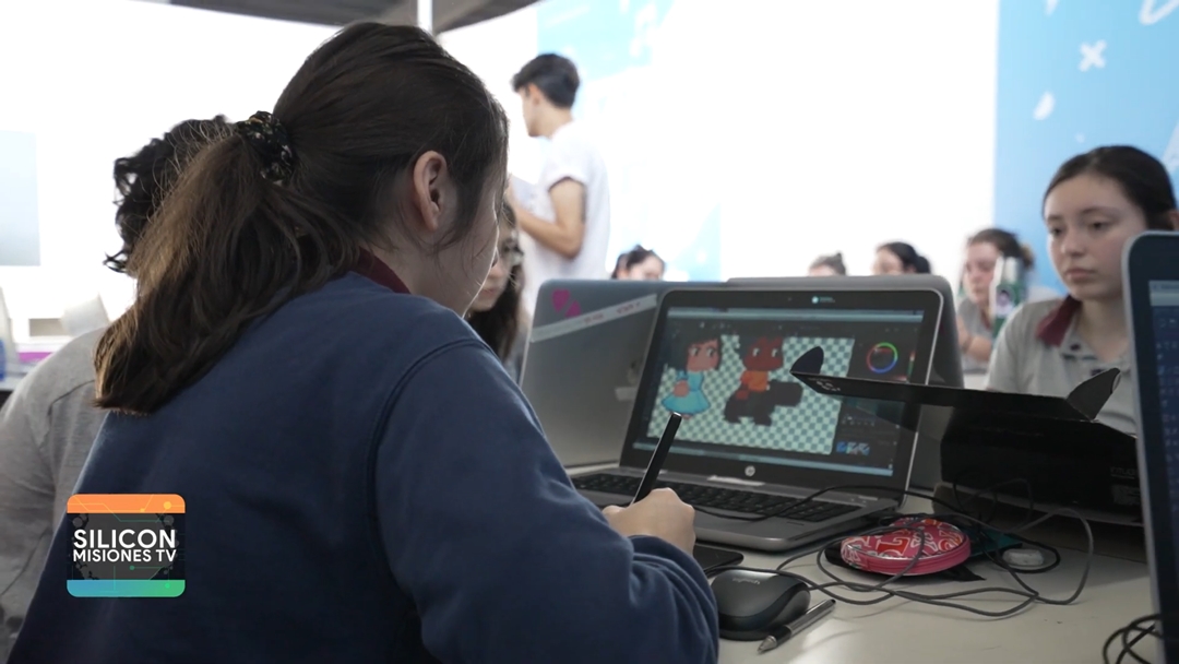 Aprendió a programar un videojuego: "Ahora practico desde casa"