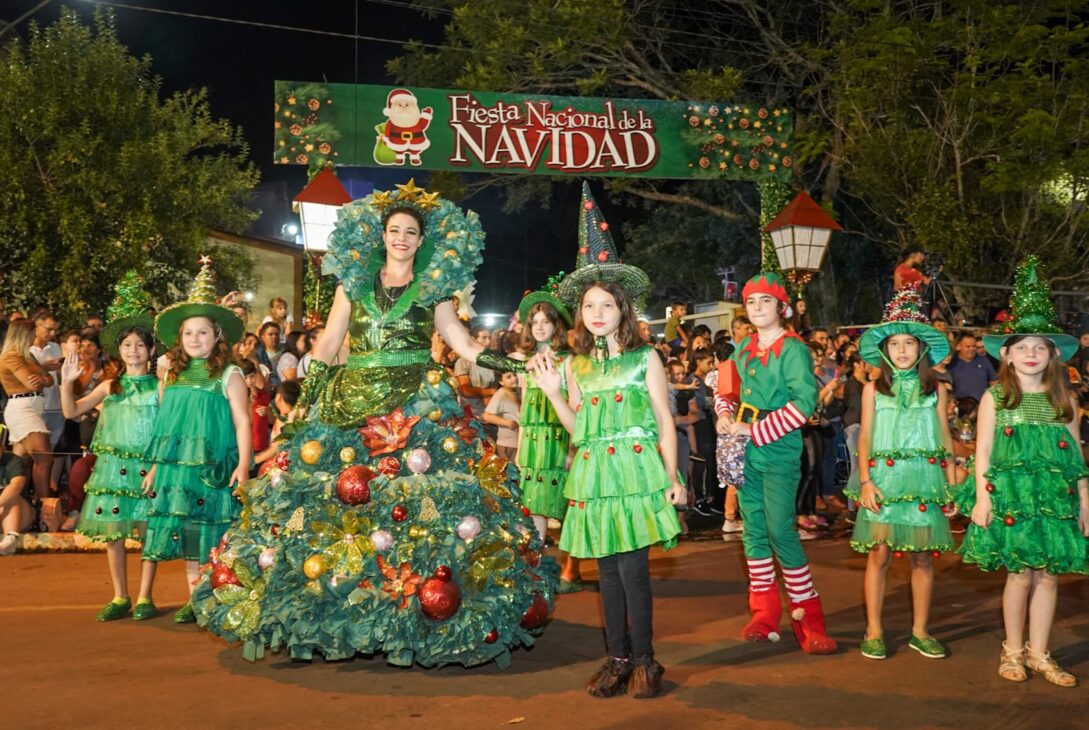 Vecinos y turistas maravillados con el inicio de la Fiesta Nacional de ...