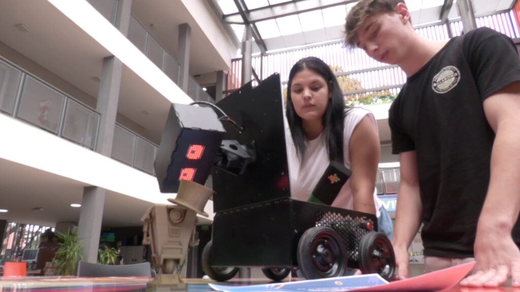 Conocé a DigiBot, un destacado proyecto de estudiantes de la Escuela de ...