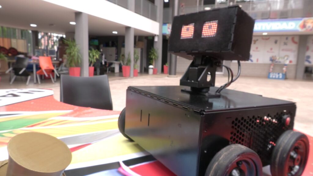 Conocé a DigiBot, un destacado proyecto de estudiantes de la Escuela de ...