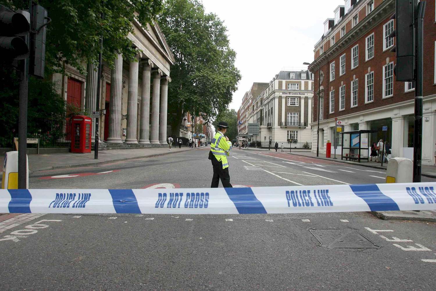 Un hombre atacó con espada a cinco personas en Londres - Canal Doce ...