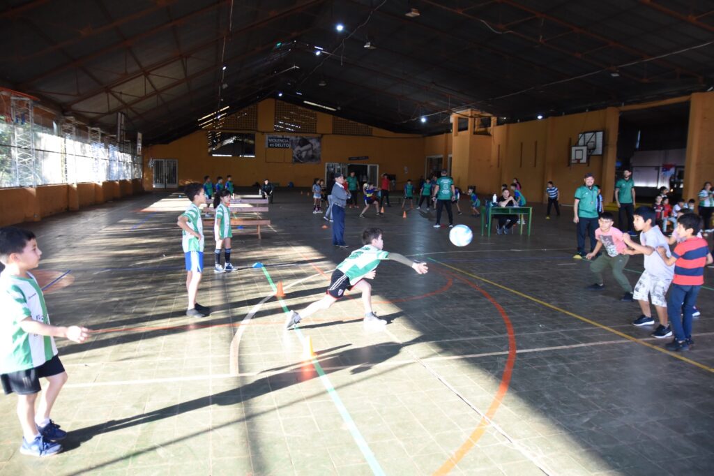 El juego el quemado congregó a niños de 15 barrios de Oberá