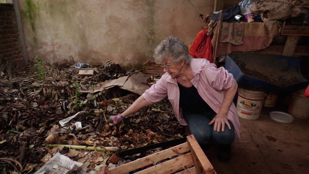 Lombricompuesto, el secreto de María Rosa Fanoni para mejorar el suelo ...