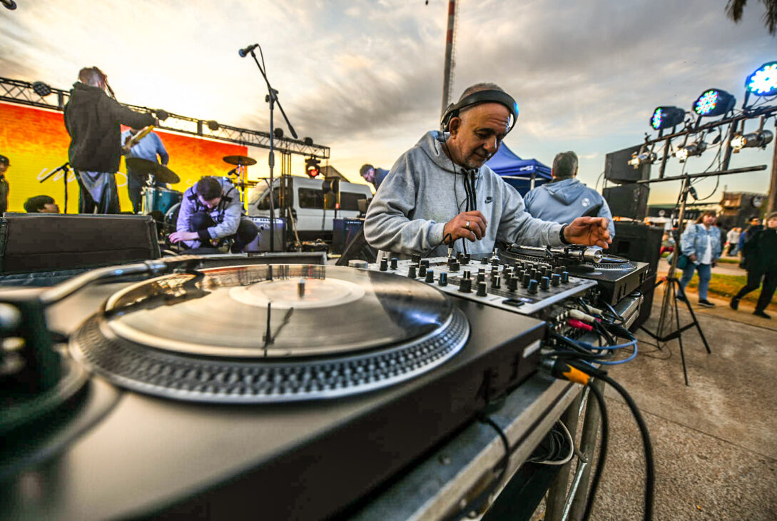 Vinilos, folklore y blues: Al Caer el Sol propone un nuevo encuentro ...