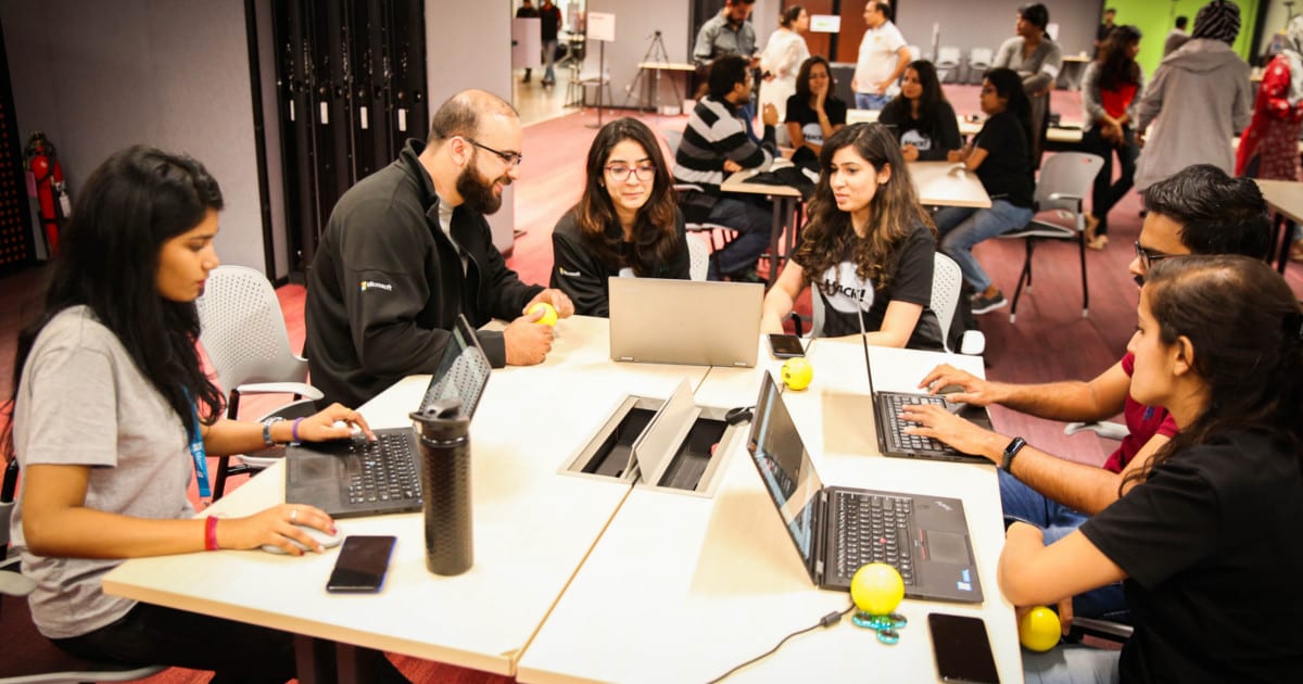 Qué es un Hackathon y cómo estimula la creación de soluciones tecnológicas