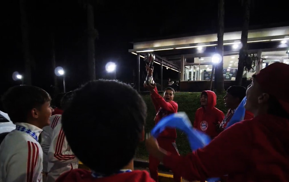 Regreso triunfal a Misiones de los campeones de la Youth Cup - Canal ...
