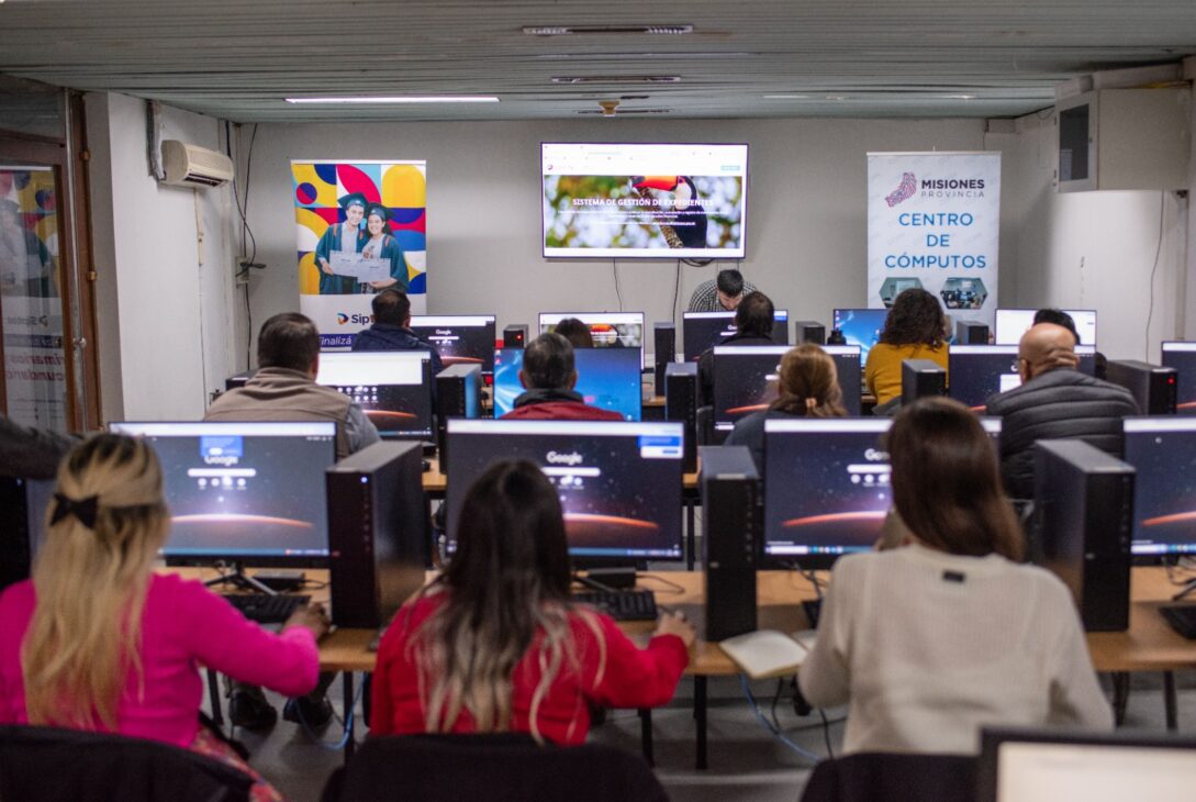 Nuevos egresados del SiPTeD: más de 300 jóvenes y adultos lograron ...