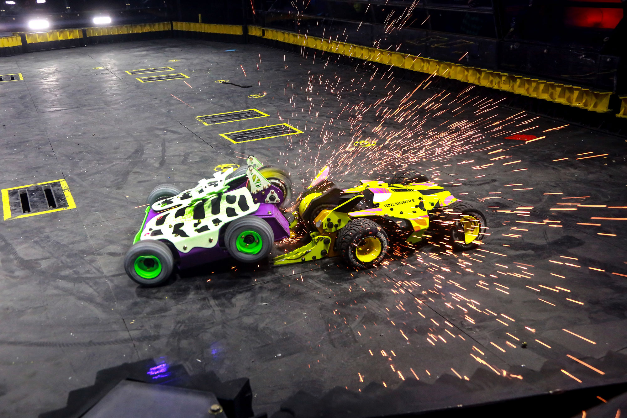 Battlebots e IA, la dupla imbatible de la Escuela de Robótica para ...