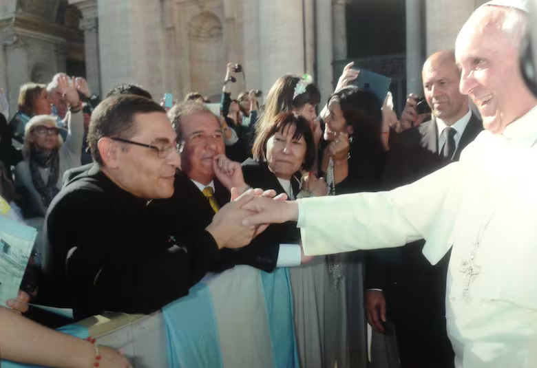 El Papa Francisco excomulgó a un sacerdote argentino - Canal Doce Misiones