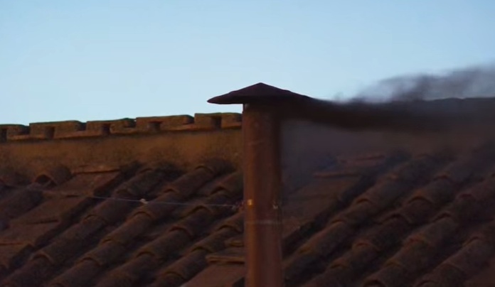 Humo negro en el Vaticano: el primer cónclave no logró elegir al nuevo Papa - Canal Doce Misiones