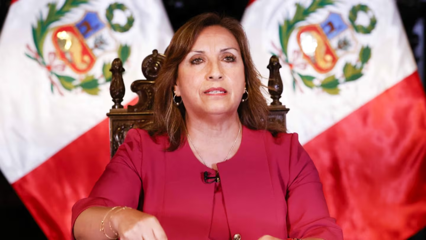 El Congreso de Perú destituyó a la presidenta Dina Boluarte: asumió ...
